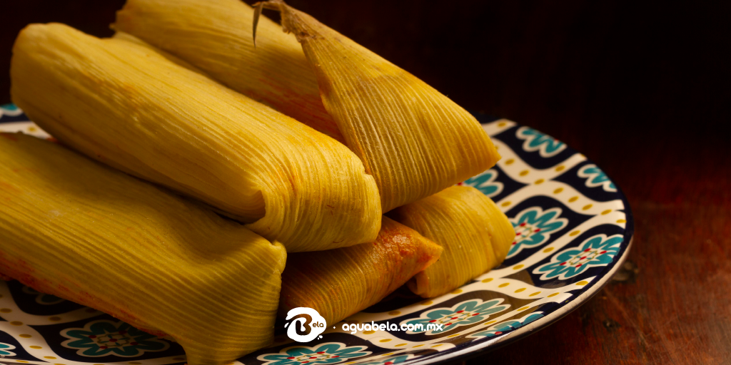 Deliciosos tamales de coco con piña